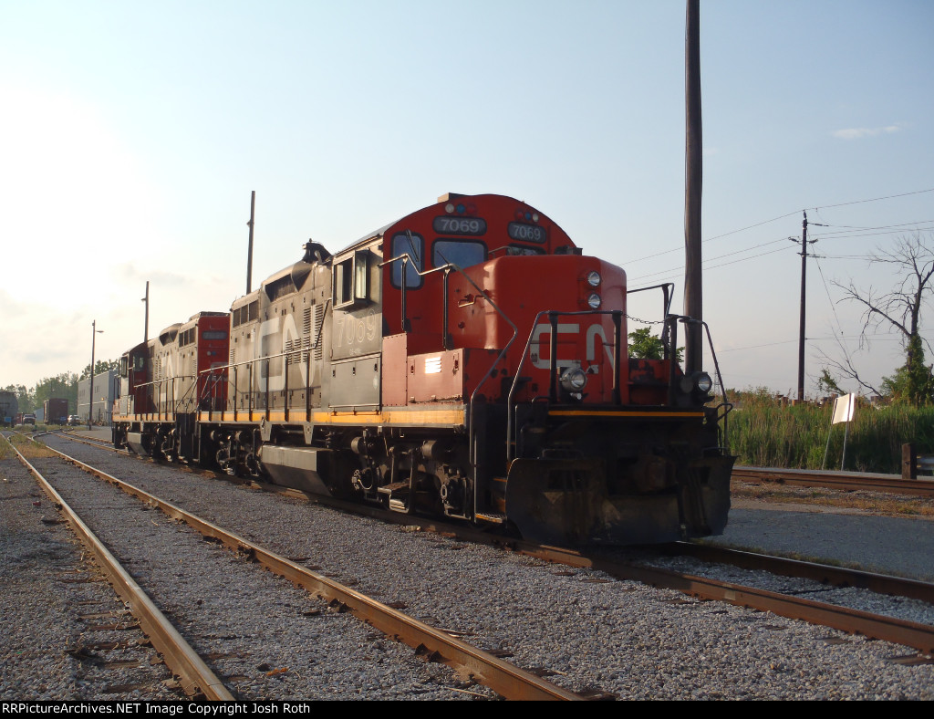 CN 7069 & CN 7027